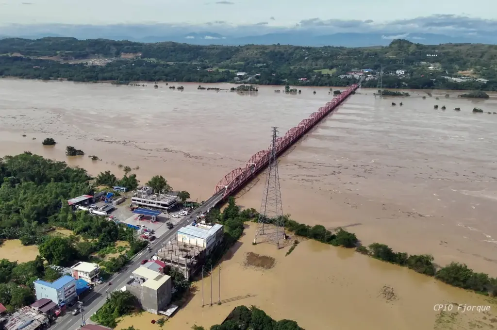 Northern Dispatch | As river rises, Cagayan folk trapped by failed ...